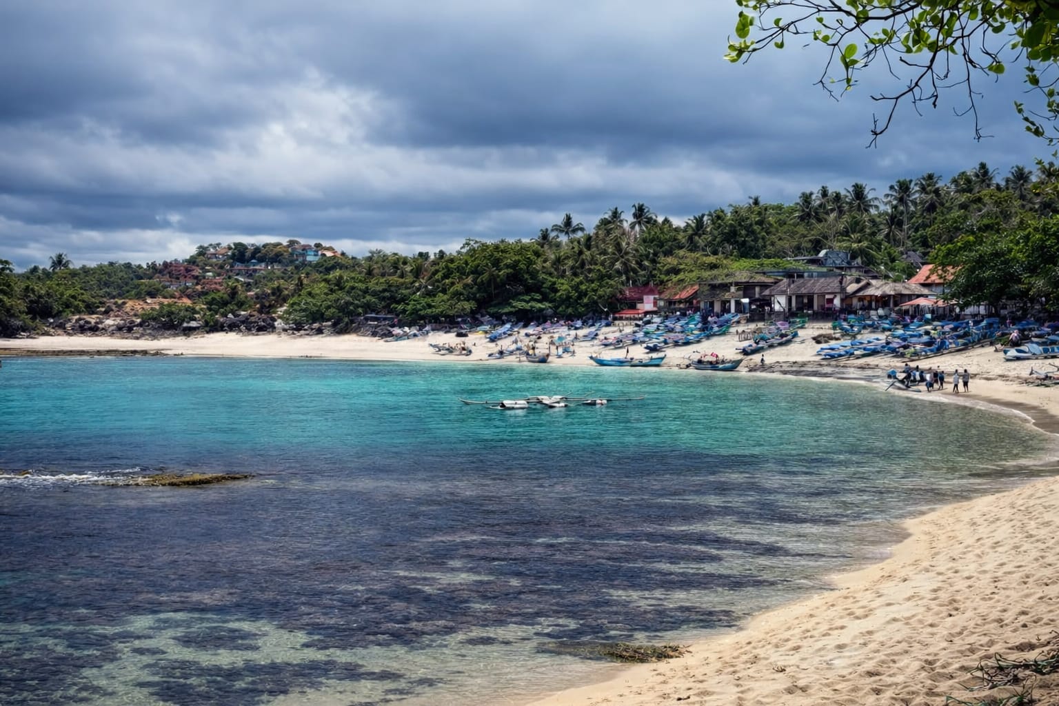 5 Alasan Mengapa Pantai Rancabuaya Wajib Masuk Bucket List Liburan Anda